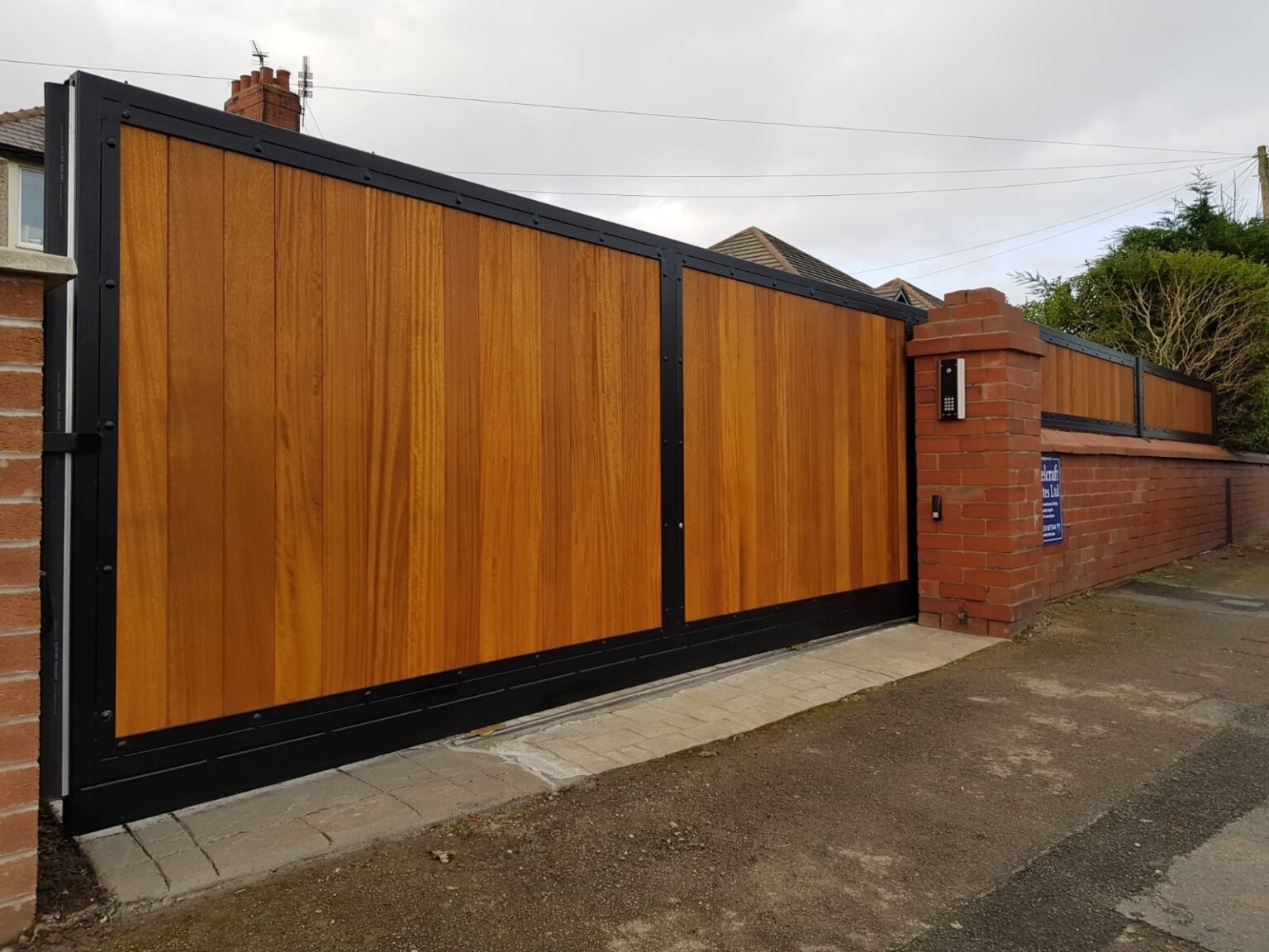 Composite Infilled Gates – Steelcraft Gates Ltd